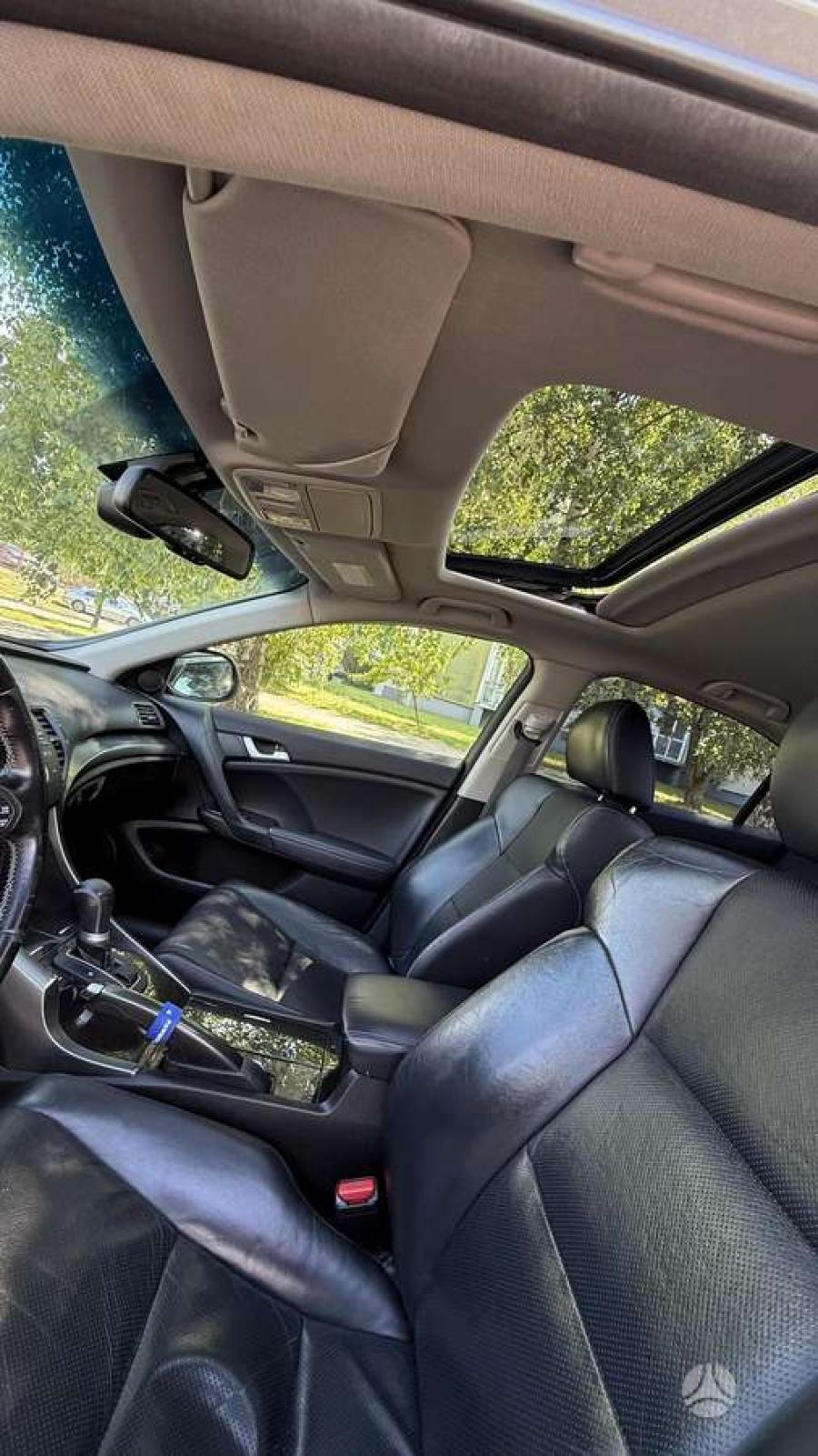 Grey Honda Accord 2011 in Vilnius, with an engine capacity of 2.35 L and mileage of 223 thousand km for 4700 €, photo 14 on AUTOMOTO.COM.LV
