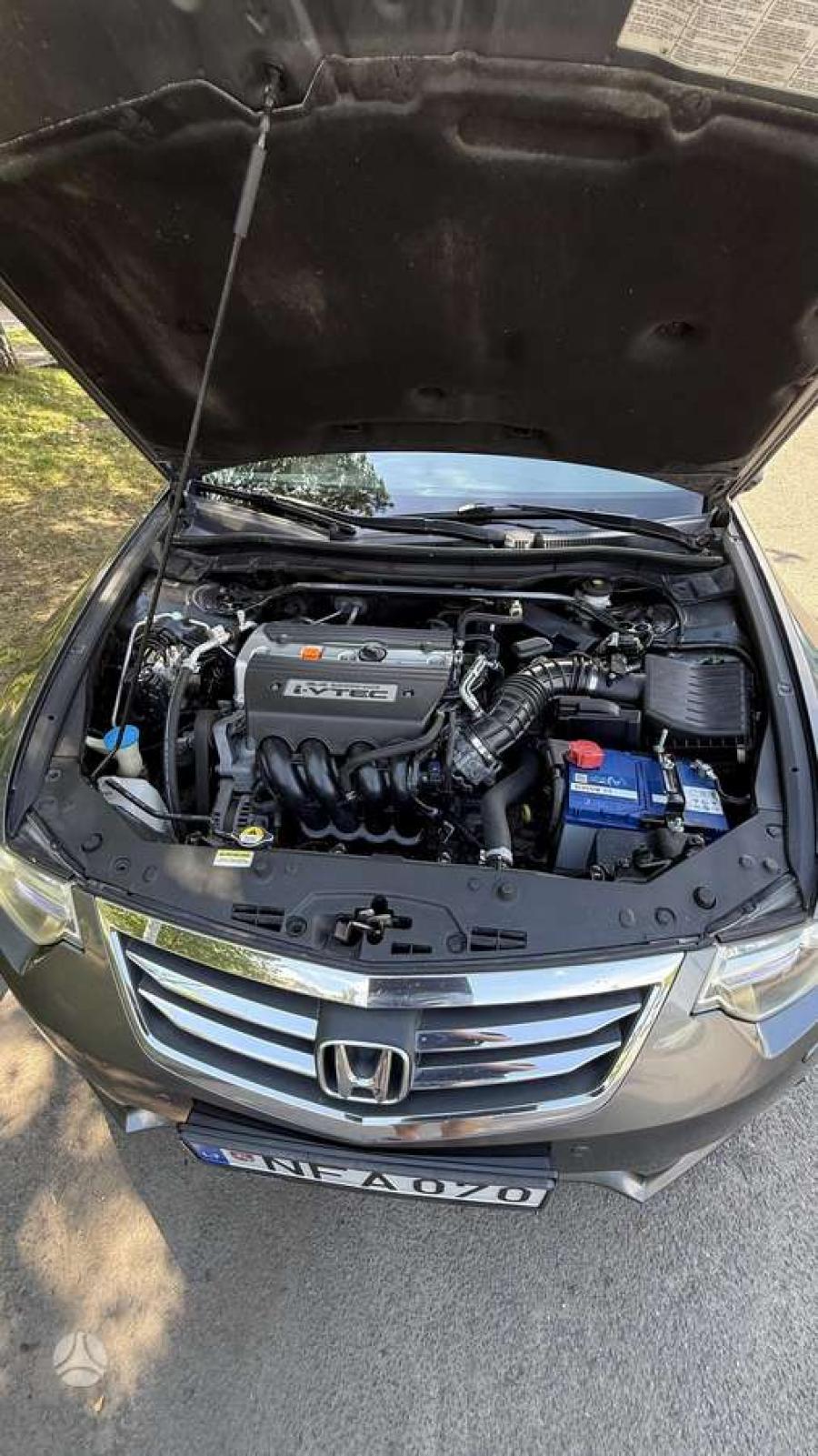 Grey Honda Accord 2011 in Vilnius, with an engine capacity of 2.35 L and mileage of 223 thousand km for 4700 €, photo 15 on AUTOMOTO.COM.LV