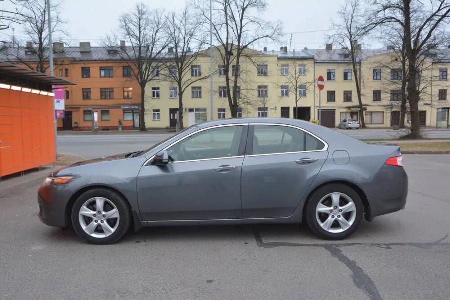 Grey Honda Accord 2011 in Riga, with an engine capacity of 2.40 L and mileage of 237 thousand km for 3500 €, photo 3 on AUTOMOTO.COM.LV