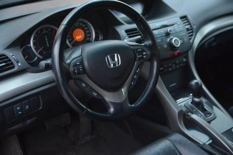 Grey Honda Accord 2011 in Riga, with an engine capacity of 2.40 L and mileage of 237 thousand km for 3500 €, photo 7 on AUTOMOTO.COM.LV