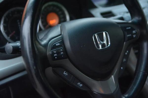 Grey Honda Accord 2011 in Riga, with an engine capacity of 2.40 L and mileage of 237 thousand km for 3500 €, photo 7 on AUTOMOTO.COM.LV