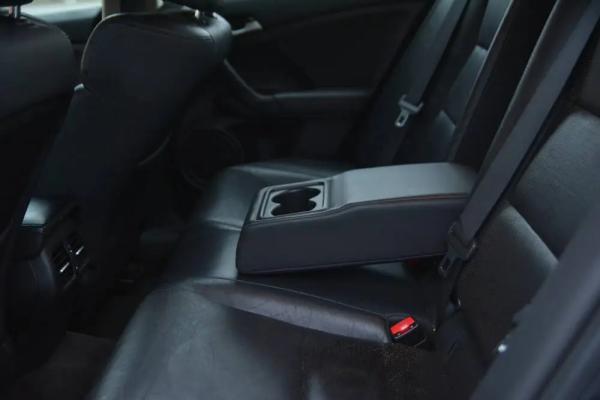 Grey Honda Accord 2011 in Riga, with an engine capacity of 2.40 L and mileage of 237 thousand km for 3500 €, photo 8 on AUTOMOTO.COM.LV