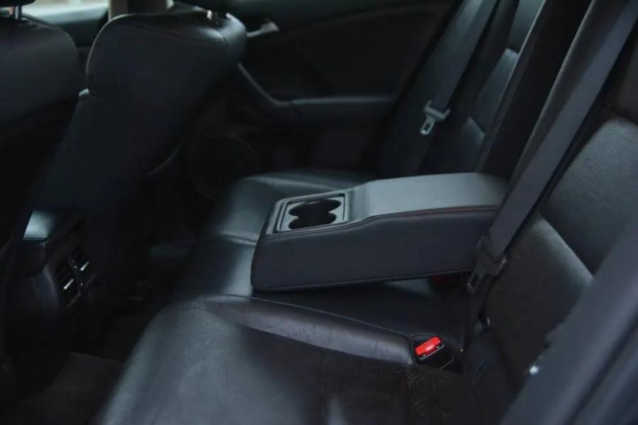 Grey Honda Accord 2011 in Riga, with an engine capacity of 2.40 L and mileage of 237 thousand km for 3500 €, photo 9 on AUTOMOTO.COM.LV