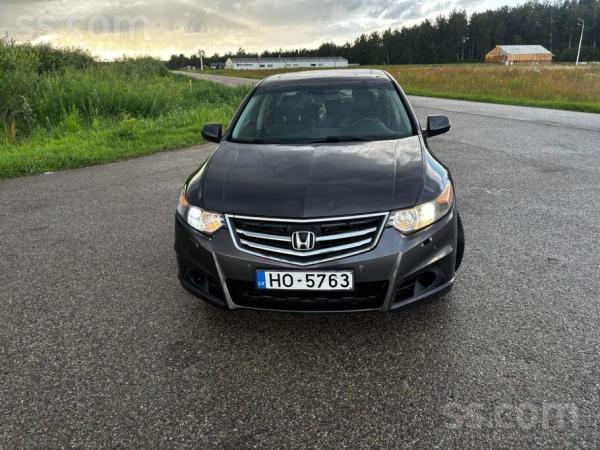 Grey Honda Accord 2011 in Riga, with an engine capacity of 2.40 L and mileage of 294 thousand km for 2800 €, photo 2 on AUTOMOTO.COM.LV