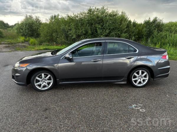 Grey Honda Accord 2011 in Riga, with an engine capacity of 2.40 L and mileage of 294 thousand km for 2800 €, photo 3 on AUTOMOTO.COM.LV