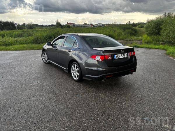 Grey Honda Accord 2011 in Riga, with an engine capacity of 2.40 L and mileage of 294 thousand km for 2800 €, photo 4 on AUTOMOTO.COM.LV