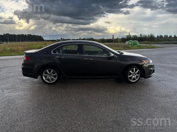 Grey Honda Accord 2011 in Riga, with an engine capacity of 2.40 L and mileage of 294 thousand km for 2800 €, photo 7 on AUTOMOTO.COM.LV