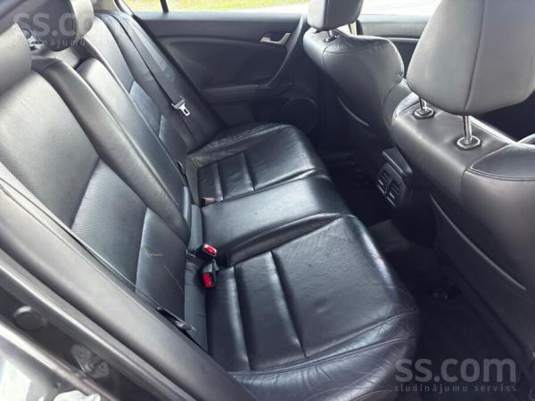 Grey Honda Accord 2011 in Riga, with an engine capacity of 2.40 L and mileage of 294 thousand km for 2800 €, photo 9 on AUTOMOTO.COM.LV