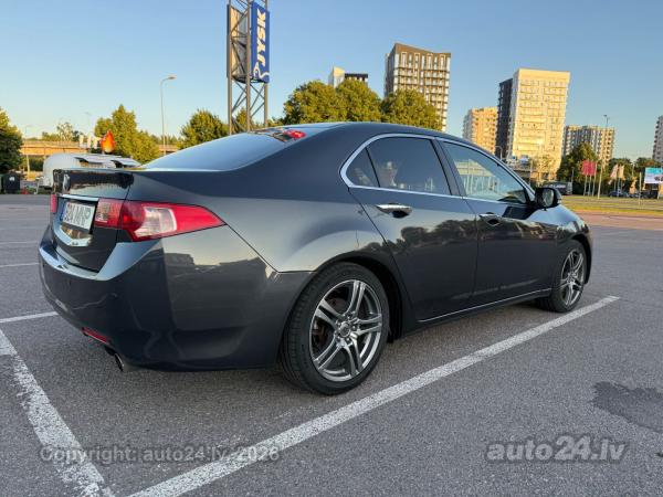 Grey Honda Accord 2011 in Tallinn, with an engine capacity of 2.00 L and mileage of 234 thousand km for 4900 €, photo 6 on AUTOMOTO.COM.LV