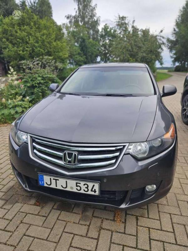 Pelēks Honda Accord 2011 Viļņa, ar dzinēja tilpumu 2.20 L un nobraukumu 385 tūkst. km par 2400 €, foto 1 vietnē AUTOMOTO.COM.LV
