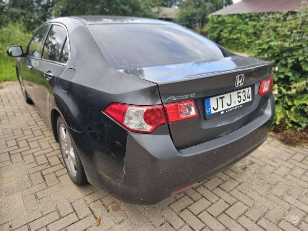 Pelēks Honda Accord 2011 Viļņa, ar dzinēja tilpumu 2.20 L un nobraukumu 385 tūkst. km par 2400 €, foto 2 vietnē AUTOMOTO.COM.LV