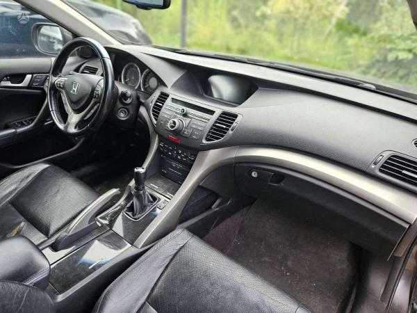 Pelēks Honda Accord 2011 Viļņa, ar dzinēja tilpumu 2.20 L un nobraukumu 385 tūkst. km par 2400 €, foto 4 vietnē AUTOMOTO.COM.LV
