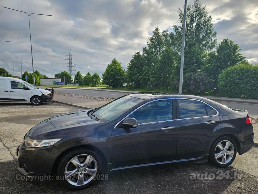 Grey Honda Accord 2011 in Tartu, with an engine capacity of 2.40 L and mileage of 213 thousand km for 7000 €, photo 9 on AUTOMOTO.COM.LV