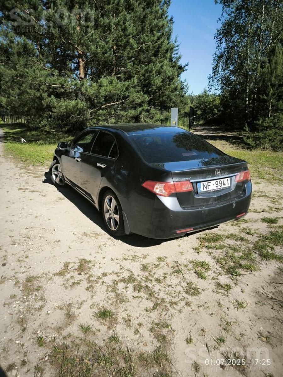 Pelēks Honda Accord 2012 Rīga, ar dzinēja tilpumu 2.20 L un nobraukumu 257 tūkst. km par 4900 €, foto 2 vietnē AUTOMOTO.COM.LV