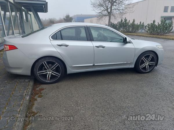 Grey Honda Accord 2012 in Tallinn, with an engine capacity of 2.00 L and mileage of 234 thousand km for 5000 €, photo 3 on AUTOMOTO.COM.LV