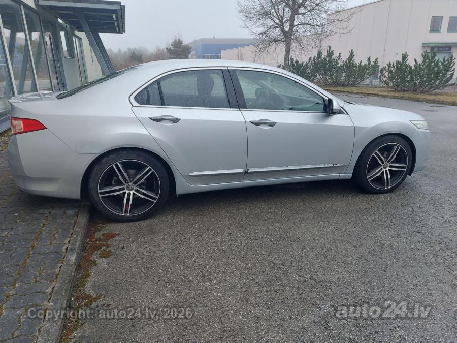 Grey Honda Accord 2012 in Tallinn, with an engine capacity of 2.00 L and mileage of 234 thousand km for 5000 €, photo 4 on AUTOMOTO.COM.LV