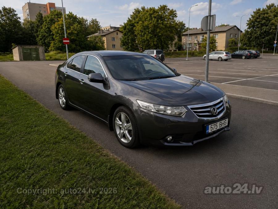 Pelēks Honda Accord 2012 Narva, ar dzinēja tilpumu 2.40 L un nobraukumu 317 tūkst. km par 2800 €, foto 4 vietnē AUTOMOTO.COM.LV