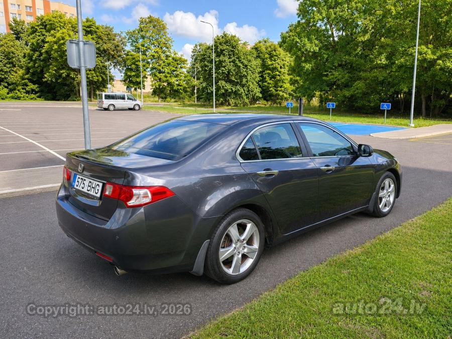 Pelēks Honda Accord 2012 Narva, ar dzinēja tilpumu 2.40 L un nobraukumu 317 tūkst. km par 2800 €, foto 7 vietnē AUTOMOTO.COM.LV