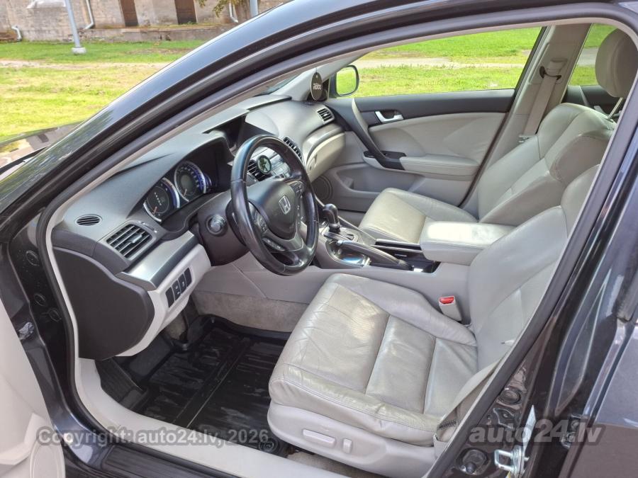 Pelēks Honda Accord 2012 Narva, ar dzinēja tilpumu 2.40 L un nobraukumu 317 tūkst. km par 2800 €, foto 9 vietnē AUTOMOTO.COM.LV