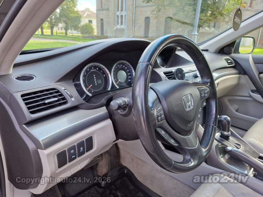 Pelēks Honda Accord 2012 Narva, ar dzinēja tilpumu 2.40 L un nobraukumu 317 tūkst. km par 2800 €, foto 10 vietnē AUTOMOTO.COM.LV