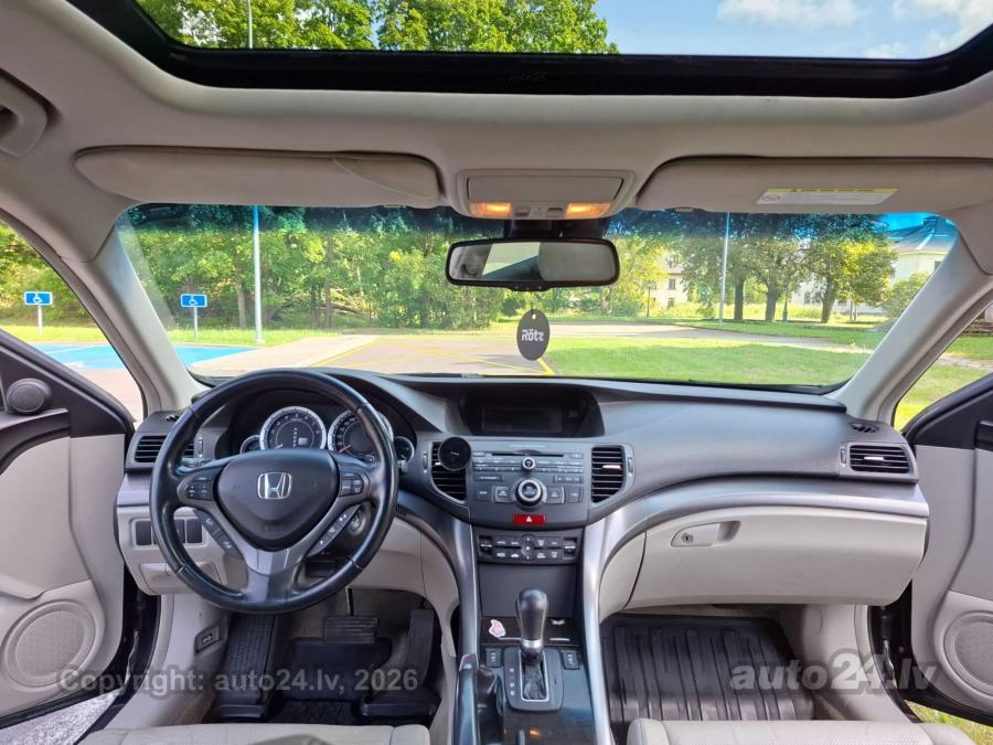 Pelēks Honda Accord 2012 Narva, ar dzinēja tilpumu 2.40 L un nobraukumu 317 tūkst. km par 2800 €, foto 12 vietnē AUTOMOTO.COM.LV
