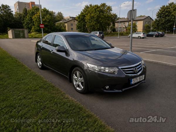 Pelēks Honda Accord 2012 Narva, ar dzinēja tilpumu 2.40 L un nobraukumu 317 tūkst. km par 2800 €, foto 3 vietnē AUTOMOTO.COM.LV