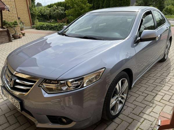 Grey Honda Accord 2012 in Siauliai, with an engine capacity of 2.20 L and mileage of 279 thousand km for 6200 €, photo 2 on AUTOMOTO.COM.LV
