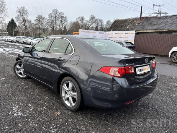 Pelēks Honda Accord 2013 Rīga, ar dzinēja tilpumu 2.20 L un nobraukumu 254 tūkst. km par 5950 €, foto 2 vietnē AUTOMOTO.COM.LV