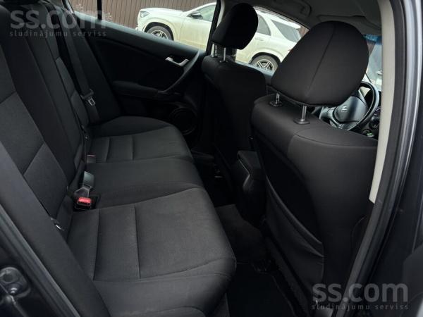 Pelēks Honda Accord 2013 Rīga, ar dzinēja tilpumu 2.20 L un nobraukumu 254 tūkst. km par 5950 €, foto 10 vietnē AUTOMOTO.COM.LV