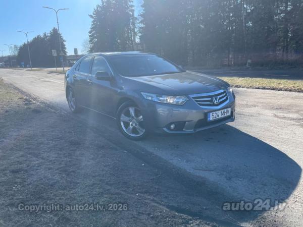Pelēks Honda Accord 2013 Tallina, ar dzinēja tilpumu 2.00 L un nobraukumu 161 tūkst. km par 4499 €, foto 2 vietnē AUTOMOTO.COM.LV
