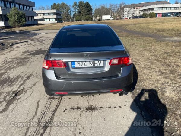 Pelēks Honda Accord 2013 Tallina, ar dzinēja tilpumu 2.00 L un nobraukumu 161 tūkst. km par 4499 €, foto 5 vietnē AUTOMOTO.COM.LV