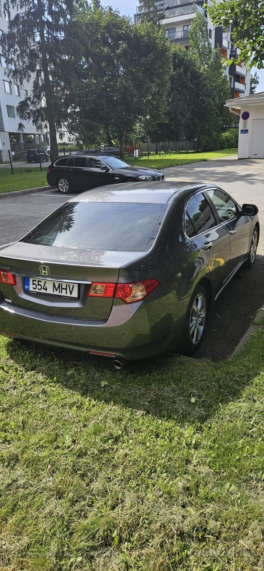 Grey Honda Accord 2013 in Tallinn, with an engine capacity of 2.00 L and mileage of 142 thousand km for 7500 €, photo 5 on AUTOMOTO.COM.LV
