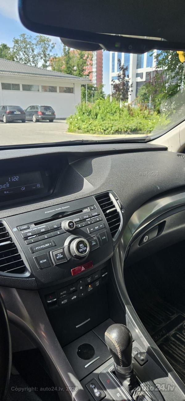 Grey Honda Accord 2013 in Tallinn, with an engine capacity of 2.00 L and mileage of 142 thousand km for 7500 €, photo 10 on AUTOMOTO.COM.LV