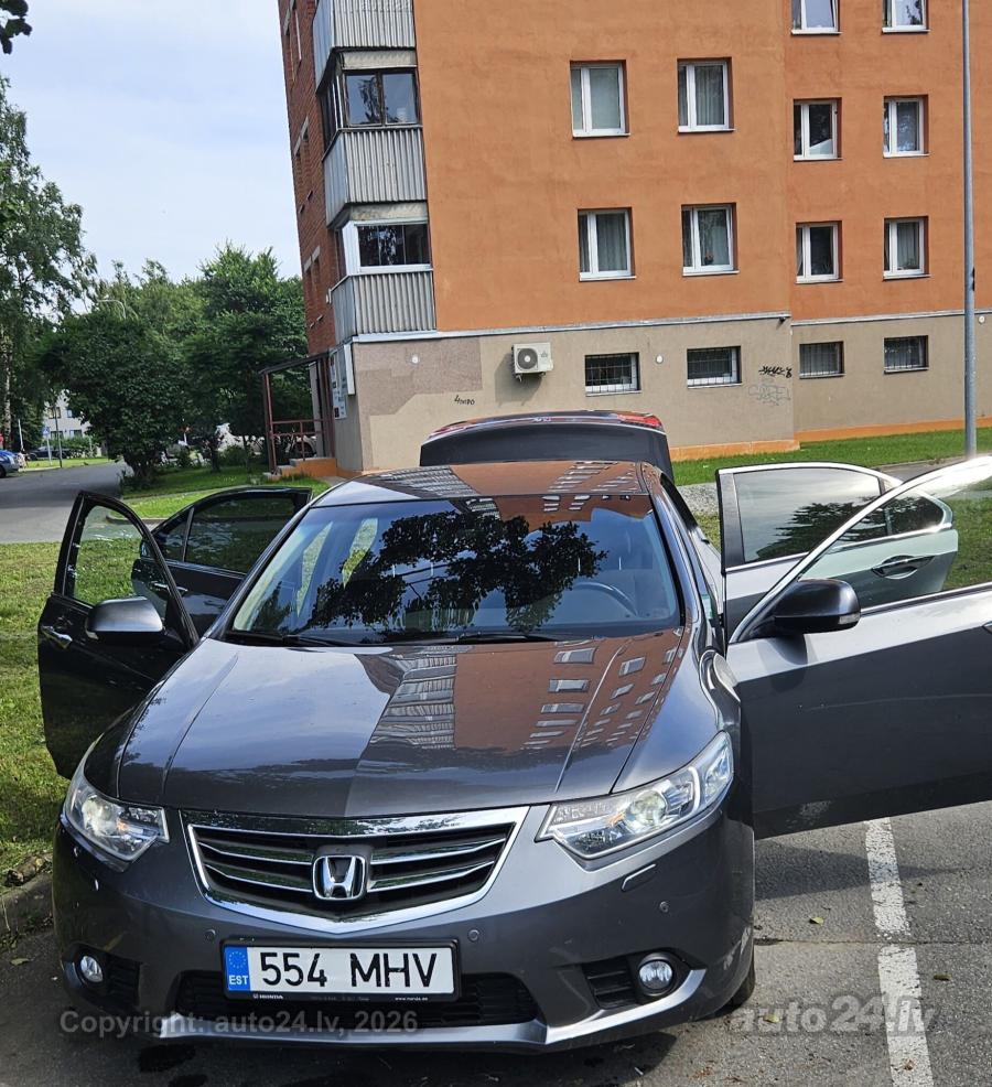 Grey Honda Accord 2013 in Tallinn, with an engine capacity of 2.00 L and mileage of 142 thousand km for 7500 €, photo 12 on AUTOMOTO.COM.LV