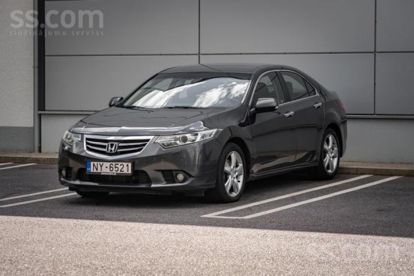 Grey Honda Accord 2013 in Riga, with an engine capacity of 2.20 L and mileage of 254 thousand km for 4990 €, photo 1 on AUTOMOTO.COM.LV