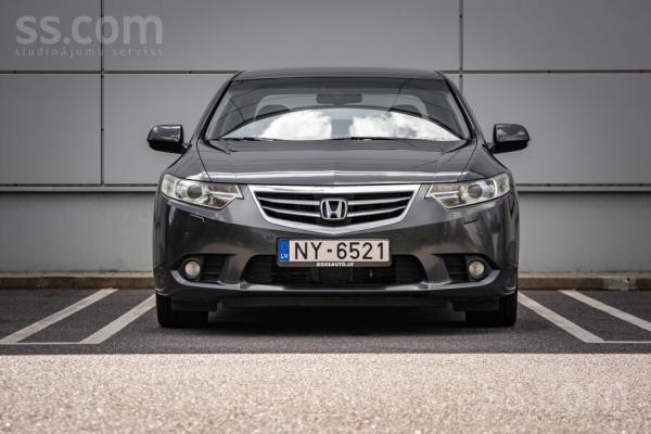 Grey Honda Accord 2013 in Riga, with an engine capacity of 2.20 L and mileage of 254 thousand km for 4990 €, photo 2 on AUTOMOTO.COM.LV