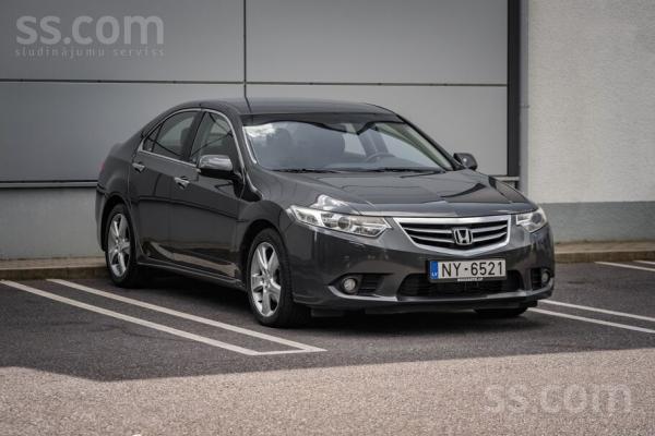 Grey Honda Accord 2013 in Riga, with an engine capacity of 2.20 L and mileage of 254 thousand km for 4990 €, photo 3 on AUTOMOTO.COM.LV