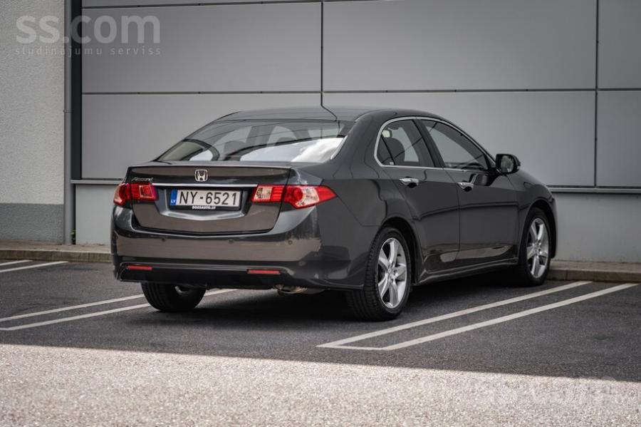 Pelēks Honda Accord 2013 Rīga, ar dzinēja tilpumu 2.20 L un nobraukumu 254 tūkst. km par 4990 €, foto 5 vietnē AUTOMOTO.COM.LV
