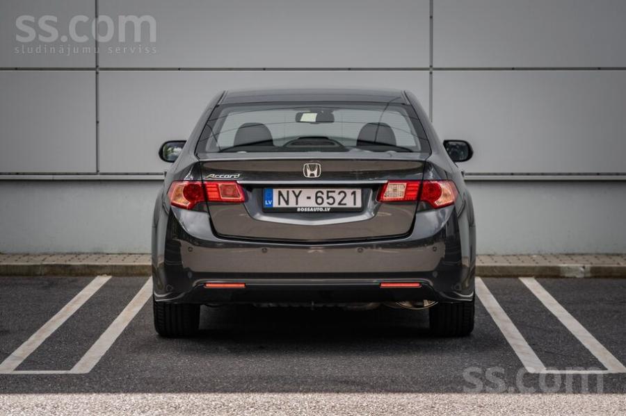 Pelēks Honda Accord 2013 Rīga, ar dzinēja tilpumu 2.20 L un nobraukumu 254 tūkst. km par 4990 €, foto 6 vietnē AUTOMOTO.COM.LV