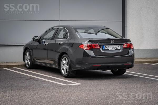 Grey Honda Accord 2013 in Riga, with an engine capacity of 2.20 L and mileage of 254 thousand km for 4990 €, photo 6 on AUTOMOTO.COM.LV