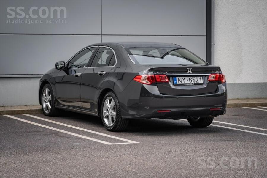 Pelēks Honda Accord 2013 Rīga, ar dzinēja tilpumu 2.20 L un nobraukumu 254 tūkst. km par 4990 €, foto 7 vietnē AUTOMOTO.COM.LV