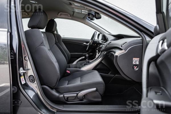 Grey Honda Accord 2013 in Riga, with an engine capacity of 2.20 L and mileage of 254 thousand km for 4990 €, photo 9 on AUTOMOTO.COM.LV