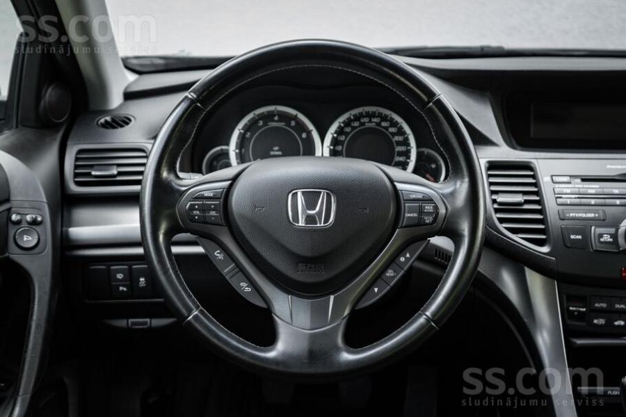 Pelēks Honda Accord 2013 Rīga, ar dzinēja tilpumu 2.20 L un nobraukumu 254 tūkst. km par 4990 €, foto 18 vietnē AUTOMOTO.COM.LV