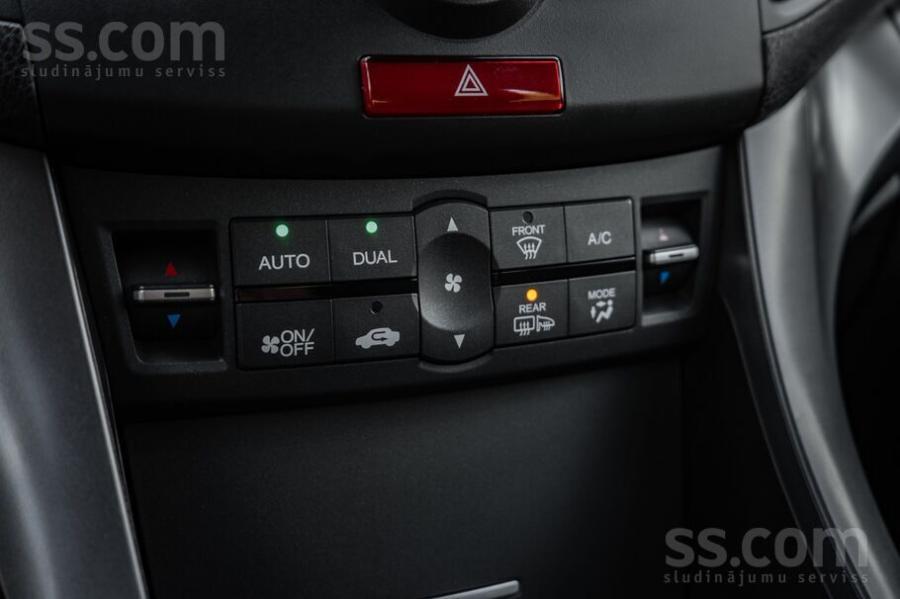 Pelēks Honda Accord 2013 Rīga, ar dzinēja tilpumu 2.20 L un nobraukumu 254 tūkst. km par 4990 €, foto 23 vietnē AUTOMOTO.COM.LV
