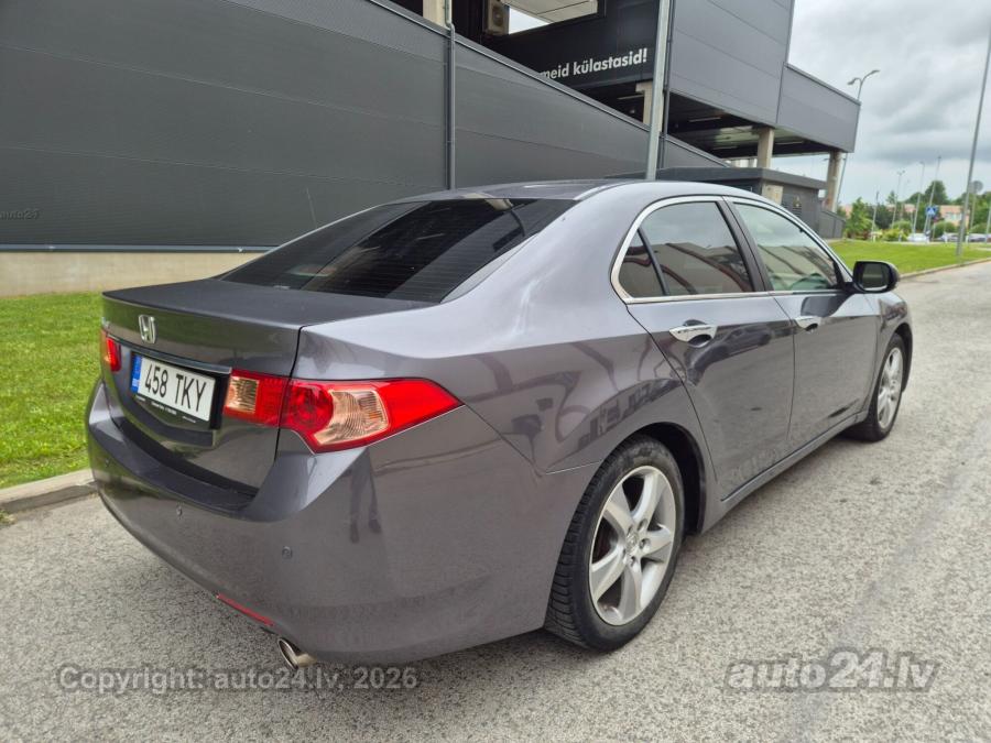 Grey Honda Accord 2014 in Tallinn, with an engine capacity of 2.00 L and mileage of 172 thousand km for 6999 €, photo 5 on AUTOMOTO.COM.LV