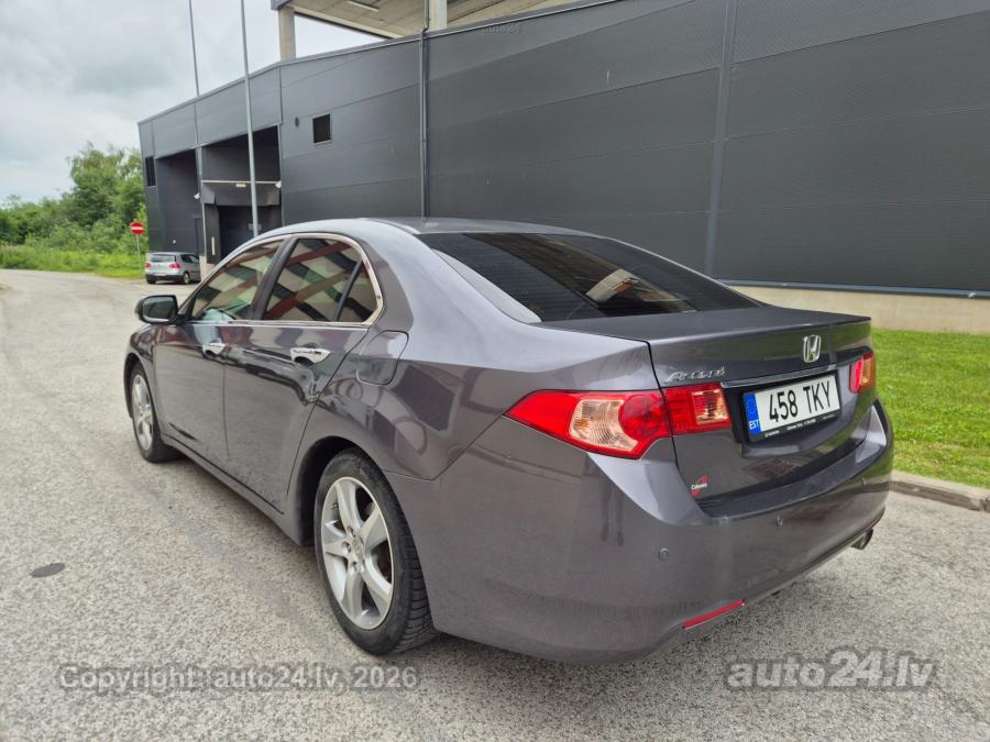 Grey Honda Accord 2014 in Tallinn, with an engine capacity of 2.00 L and mileage of 172 thousand km for 6999 €, photo 6 on AUTOMOTO.COM.LV