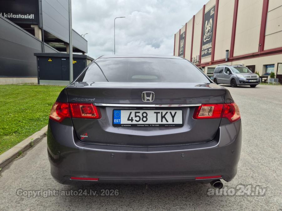 Grey Honda Accord 2014 in Tallinn, with an engine capacity of 2.00 L and mileage of 172 thousand km for 6999 €, photo 7 on AUTOMOTO.COM.LV