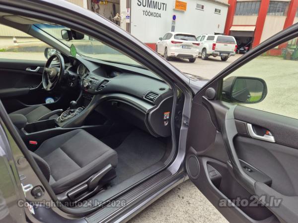 Pelēks Honda Accord 2014 Tallina, ar dzinēja tilpumu 2.00 L un nobraukumu 172 tūkst. km par 6999 €, foto 7 vietnē AUTOMOTO.COM.LV