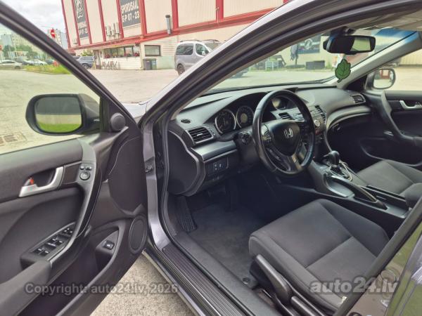 Pelēks Honda Accord 2014 Tallina, ar dzinēja tilpumu 2.00 L un nobraukumu 172 tūkst. km par 6999 €, foto 8 vietnē AUTOMOTO.COM.LV