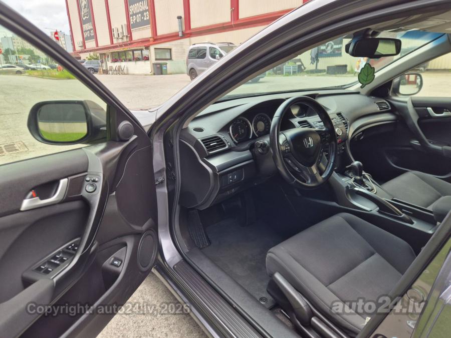 Grey Honda Accord 2014 in Tallinn, with an engine capacity of 2.00 L and mileage of 172 thousand km for 6999 €, photo 9 on AUTOMOTO.COM.LV